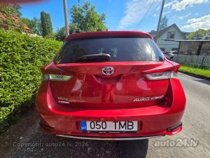 Sarkans Toyota Auris 2016 Tallina, ar dzinēja tilpumu 1.80 L un nobraukumu 102 tūkst. km par 12300 €, foto 3 vietnē AUTOMOTO.COM.LV