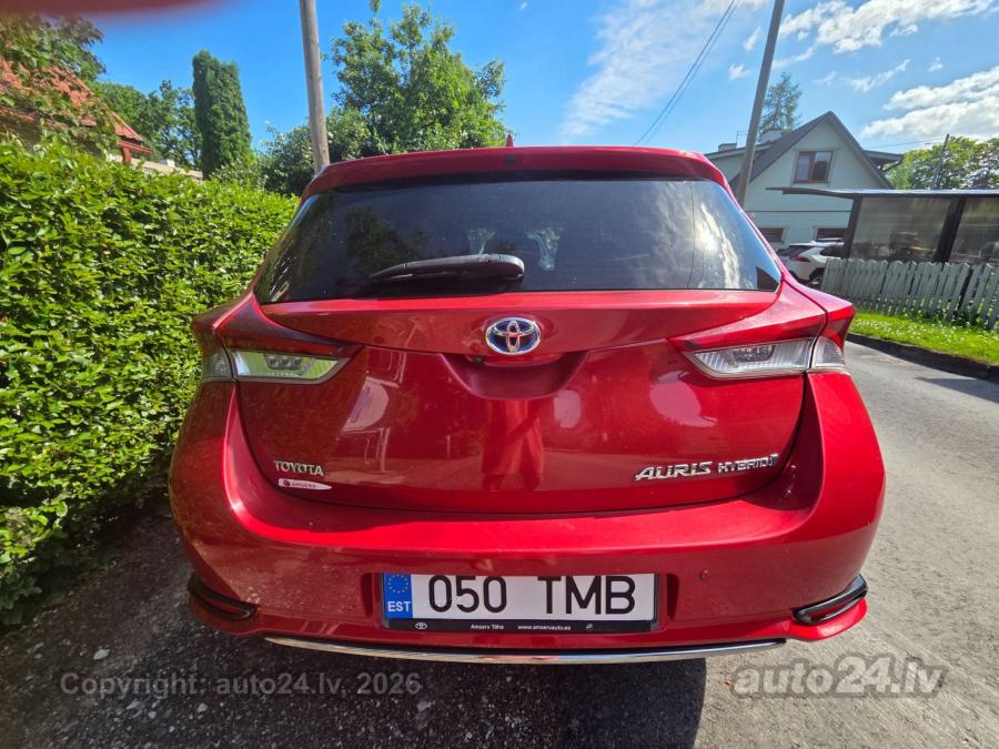 Sarkans Toyota Auris 2016 Tallina, ar dzinēja tilpumu 1.80 L un nobraukumu 102 tūkst. km par 12300 €, foto 3 vietnē AUTOMOTO.COM.LV