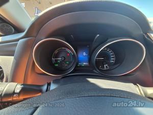 Sarkans Toyota Auris 2016 Tallina, ar dzinēja tilpumu 1.80 L un nobraukumu 102 tūkst. km par 12300 €, foto 4 vietnē AUTOMOTO.COM.LV