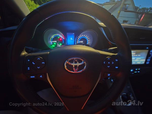 Red Toyota Auris 2016 in Tallinn, with an engine capacity of 1.80 L and mileage of 102 thousand km for 12300 €, photo 5 on AUTOMOTO.COM.LV