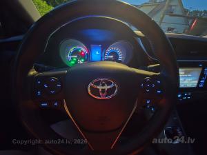 Sarkans Toyota Auris 2016 Tallina, ar dzinēja tilpumu 1.80 L un nobraukumu 102 tūkst. km par 12300 €, foto 6 vietnē AUTOMOTO.COM.LV