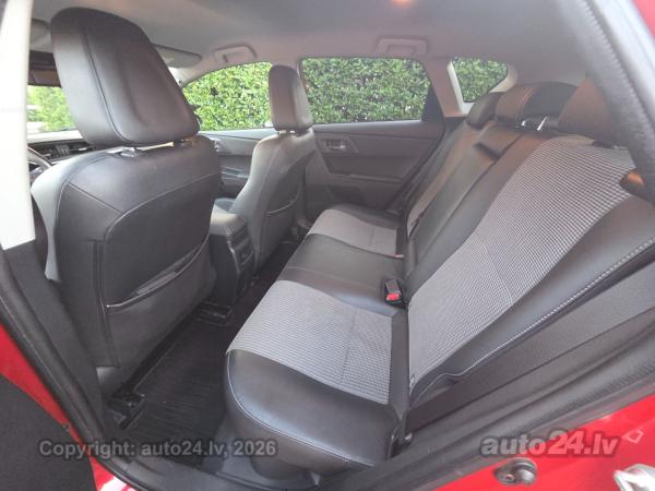 Red Toyota Auris 2016 in Tallinn, with an engine capacity of 1.80 L and mileage of 102 thousand km for 12300 €, photo 6 on AUTOMOTO.COM.LV