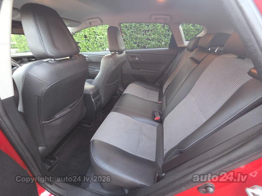 Sarkans Toyota Auris 2016 Tallina, ar dzinēja tilpumu 1.80 L un nobraukumu 102 tūkst. km par 12300 €, foto 7 vietnē AUTOMOTO.COM.LV