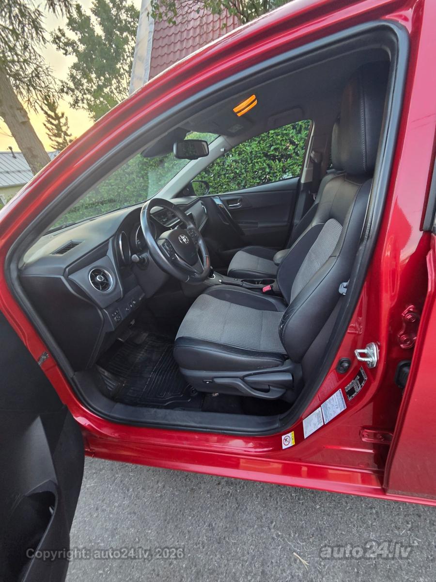 Sarkans Toyota Auris 2016 Tallina, ar dzinēja tilpumu 1.80 L un nobraukumu 102 tūkst. km par 12300 €, foto 8 vietnē AUTOMOTO.COM.LV