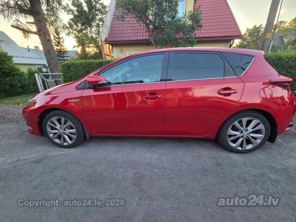 Red Toyota Auris 2016 in Tallinn, with an engine capacity of 1.80 L and mileage of 102 thousand km for 12300 €, photo 8 on AUTOMOTO.COM.LV