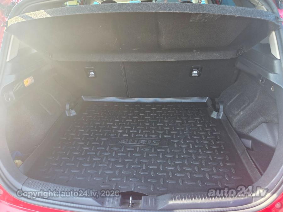 Sarkans Toyota Auris 2016 Tallina, ar dzinēja tilpumu 1.80 L un nobraukumu 102 tūkst. km par 12300 €, foto 11 vietnē AUTOMOTO.COM.LV