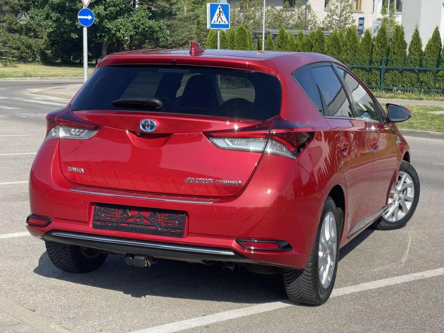 Sarkans Toyota Auris 2016 Viļņa, ar dzinēja tilpumu 1.80 L un nobraukumu 219 tūkst. km par 11200 €, foto 4 vietnē AUTOMOTO.COM.LV