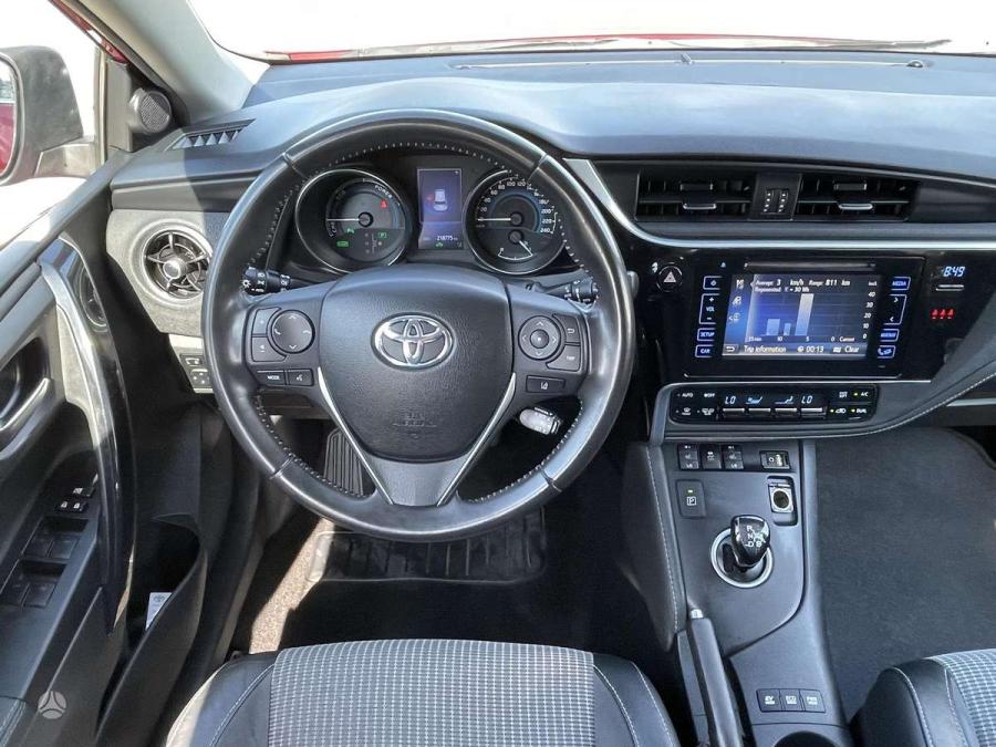 Sarkans Toyota Auris 2016 Viļņa, ar dzinēja tilpumu 1.80 L un nobraukumu 219 tūkst. km par 11200 €, foto 5 vietnē AUTOMOTO.COM.LV