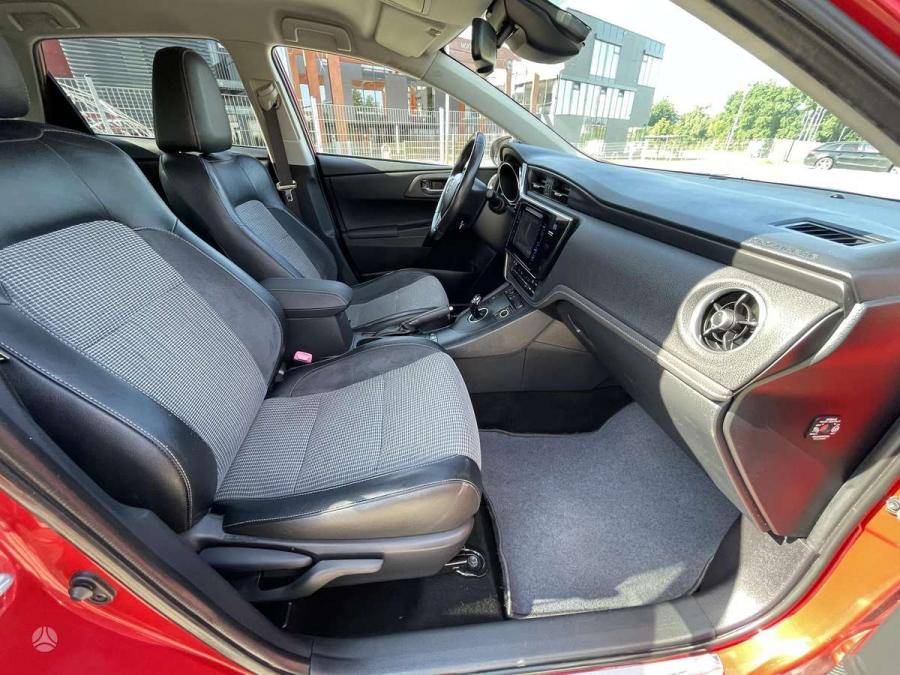 Sarkans Toyota Auris 2016 Viļņa, ar dzinēja tilpumu 1.80 L un nobraukumu 219 tūkst. km par 11200 €, foto 6 vietnē AUTOMOTO.COM.LV