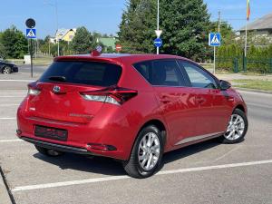 Sarkans Toyota Auris 2016 Viļņa, ar dzinēja tilpumu 1.80 L un nobraukumu 219 tūkst. km par 11200 €, foto 24 vietnē AUTOMOTO.COM.LV