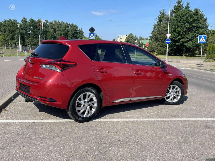 Sarkans Toyota Auris 2016 Viļņa, ar dzinēja tilpumu 1.80 L un nobraukumu 219 tūkst. km par 11200 €, foto 25 vietnē AUTOMOTO.COM.LV