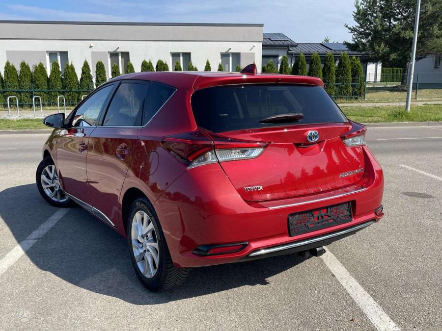 Sarkans Toyota Auris 2016 Viļņa, ar dzinēja tilpumu 1.80 L un nobraukumu 219 tūkst. km par 11200 €, foto 27 vietnē AUTOMOTO.COM.LV