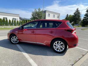 Sarkans Toyota Auris 2016 Viļņa, ar dzinēja tilpumu 1.80 L un nobraukumu 219 tūkst. km par 11200 €, foto 28 vietnē AUTOMOTO.COM.LV