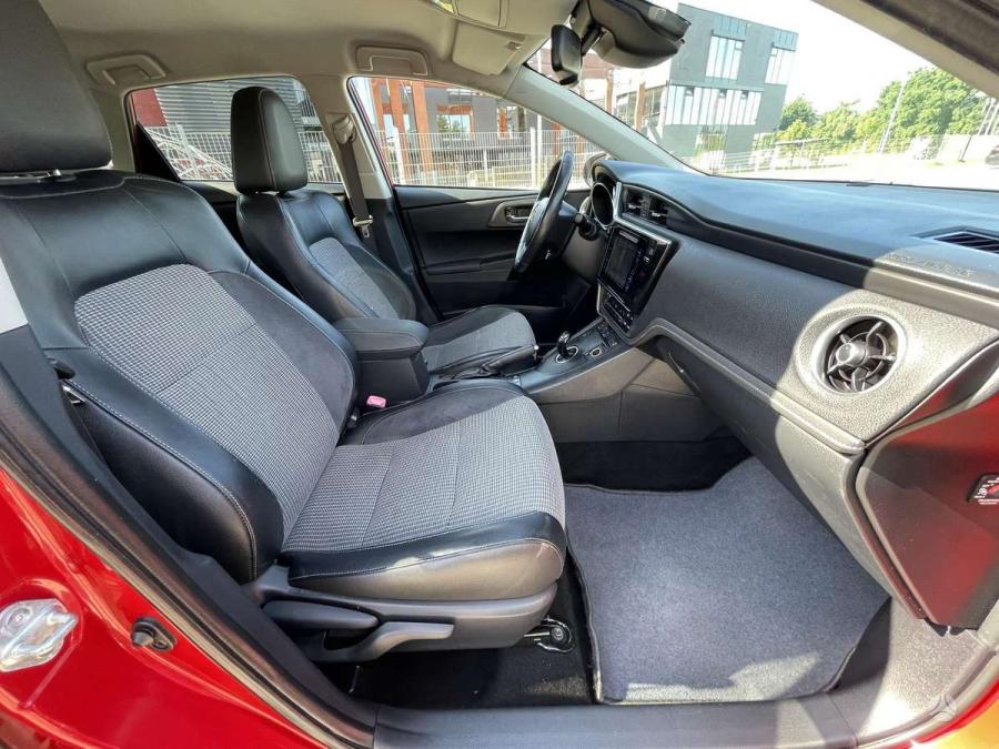 Sarkans Toyota Auris 2016 Viļņa, ar dzinēja tilpumu 1.80 L un nobraukumu 219 tūkst. km par 11200 €, foto 39 vietnē AUTOMOTO.COM.LV