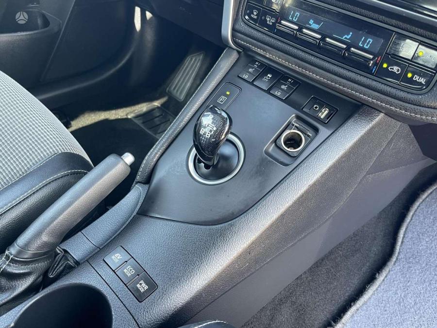 Sarkans Toyota Auris 2016 Viļņa, ar dzinēja tilpumu 1.80 L un nobraukumu 219 tūkst. km par 11200 €, foto 41 vietnē AUTOMOTO.COM.LV
