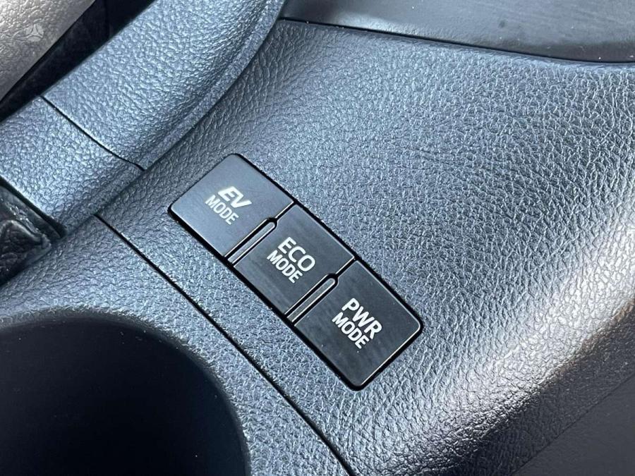 Sarkans Toyota Auris 2016 Viļņa, ar dzinēja tilpumu 1.80 L un nobraukumu 219 tūkst. km par 11200 €, foto 42 vietnē AUTOMOTO.COM.LV