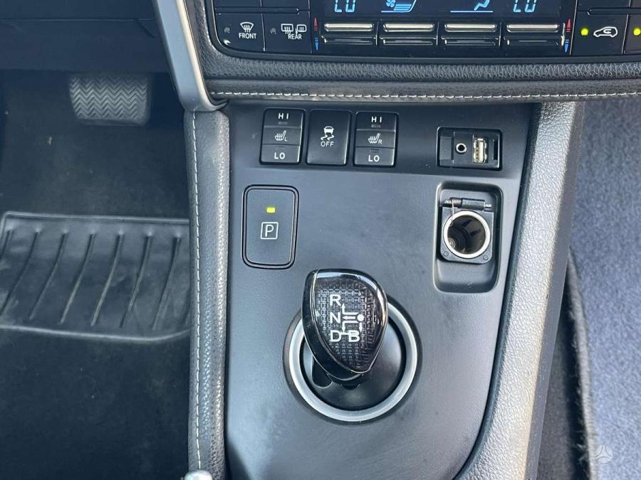 Sarkans Toyota Auris 2016 Viļņa, ar dzinēja tilpumu 1.80 L un nobraukumu 219 tūkst. km par 11200 €, foto 43 vietnē AUTOMOTO.COM.LV