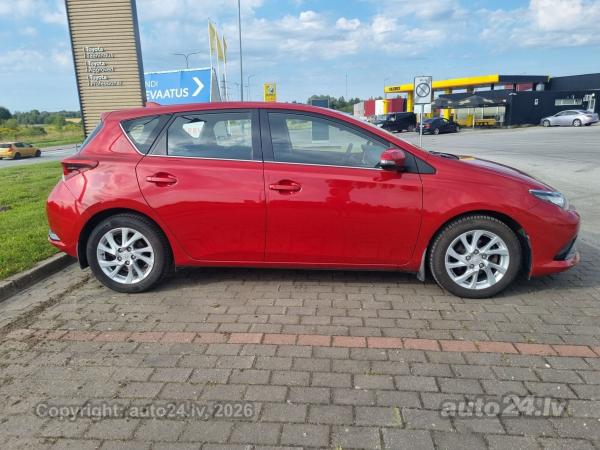 Sarkans Toyota Auris 2016 Viljandi, ar dzinēja tilpumu 1.60 L un nobraukumu 109 tūkst. km par 11900 €, foto 3 vietnē AUTOMOTO.COM.LV