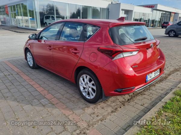 Sarkans Toyota Auris 2016 Viljandi, ar dzinēja tilpumu 1.60 L un nobraukumu 109 tūkst. km par 11900 €, foto 5 vietnē AUTOMOTO.COM.LV