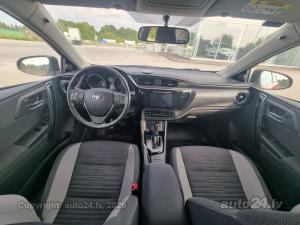 Red Toyota Auris 2016 in Viljandi, with an engine capacity of 1.60 L and mileage of 109 thousand km for 11900 €, photo 7 on AUTOMOTO.COM.LV