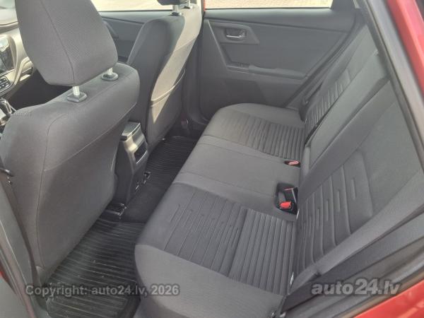 Sarkans Toyota Auris 2016 Viljandi, ar dzinēja tilpumu 1.60 L un nobraukumu 109 tūkst. km par 11900 €, foto 8 vietnē AUTOMOTO.COM.LV