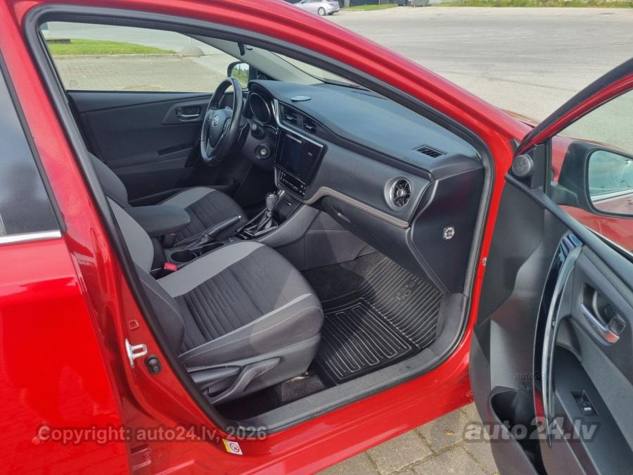 Red Toyota Auris 2016 in Viljandi, with an engine capacity of 1.60 L and mileage of 109 thousand km for 11900 €, photo 9 on AUTOMOTO.COM.LV