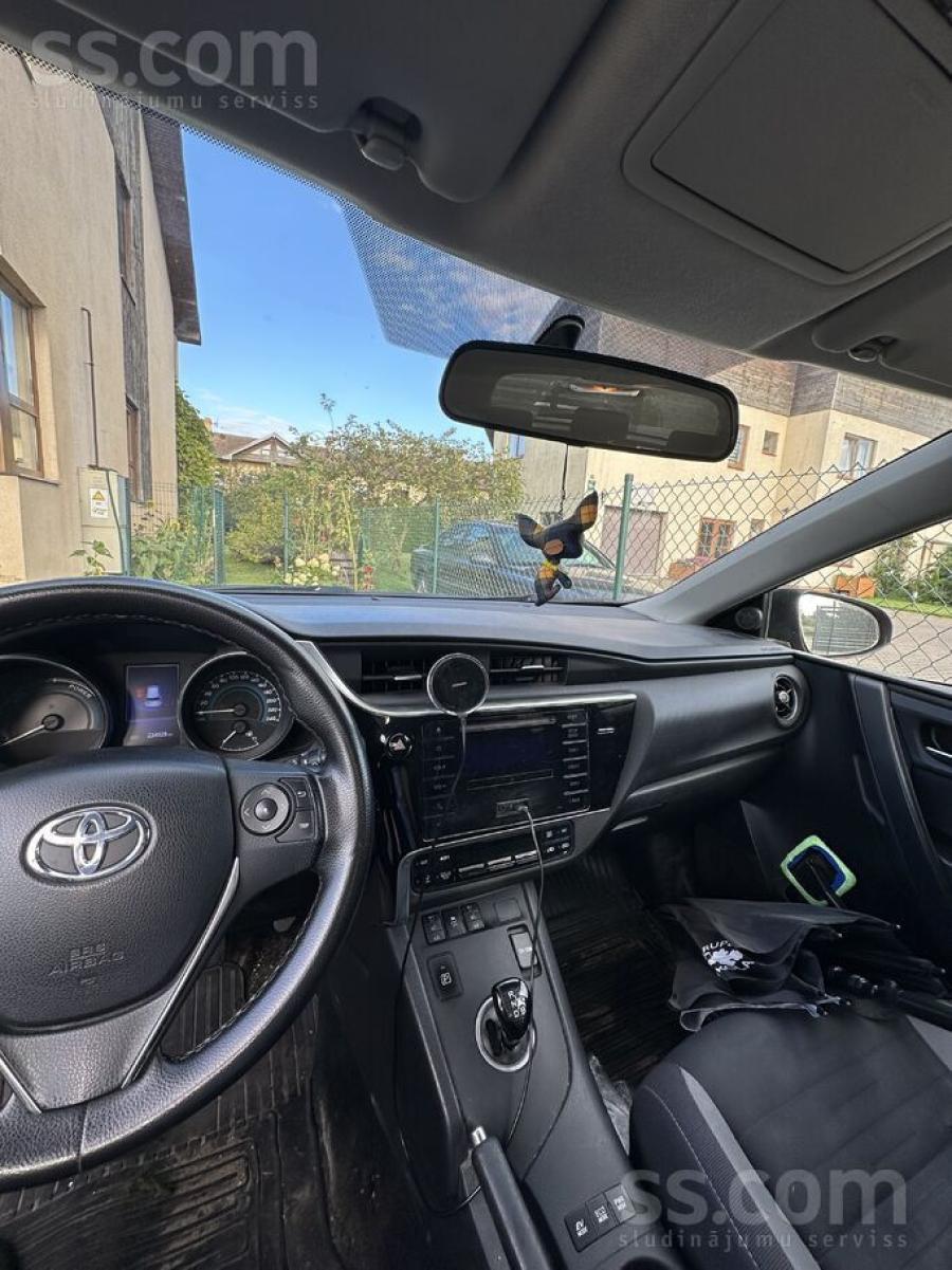 Sarkans Toyota Auris 2016 Rīga, ar dzinēja tilpumu 1.80 L un nobraukumu 235 tūkst. km par 2600 €, foto 10 vietnē AUTOMOTO.COM.LV