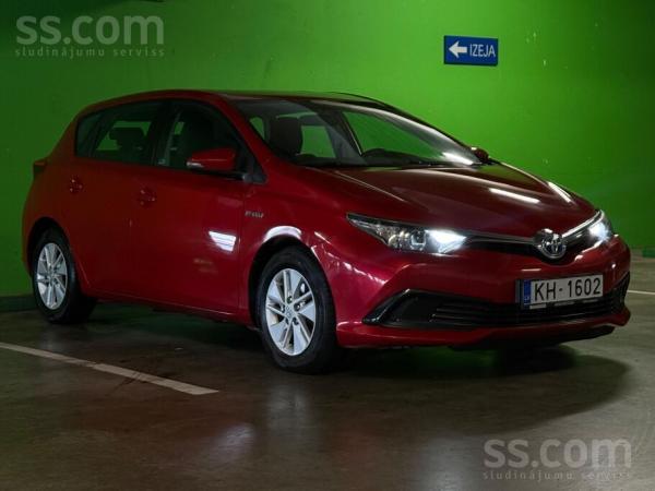 Red Toyota Auris 2016 in Riga, with an engine capacity of 1.80 L and mileage of 235 thousand km for 7700 €, photo 1 on AUTOMOTO.COM.LV