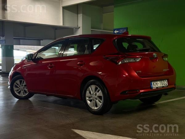 Red Toyota Auris 2016 in Riga, with an engine capacity of 1.80 L and mileage of 235 thousand km for 7700 €, photo 7 on AUTOMOTO.COM.LV