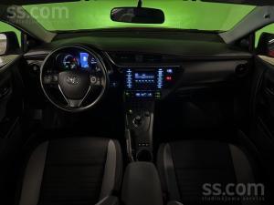 Красный Тойота Аурис 2016 в Рига, объемом двигателя 1.80 л и пробегом 235 тыс. км за 7700 €, фото 12 на AUTOMOTO.COM.LV