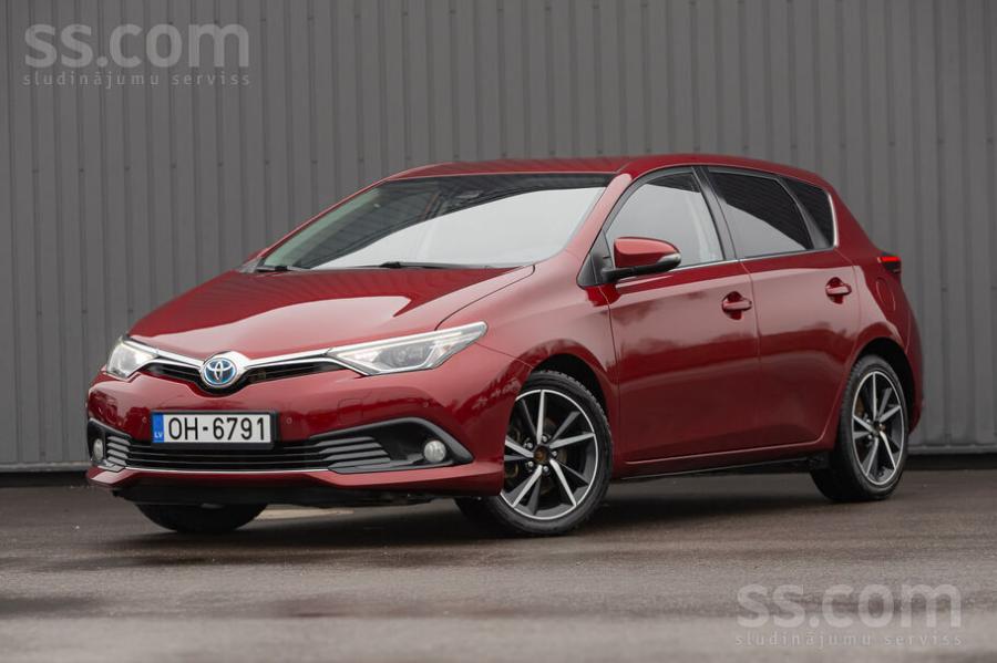 Red Toyota Auris 2017 in Jelgava, with an engine capacity of 1.80 L and mileage of 0 thousand km for 9400 €, photo 1 on AUTOMOTO.COM.LV
