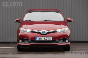 Red Toyota Auris 2017 in Jelgava, with an engine capacity of 1.80 L and mileage of 0 thousand km for 9400 €, photo 3 on AUTOMOTO.COM.LV