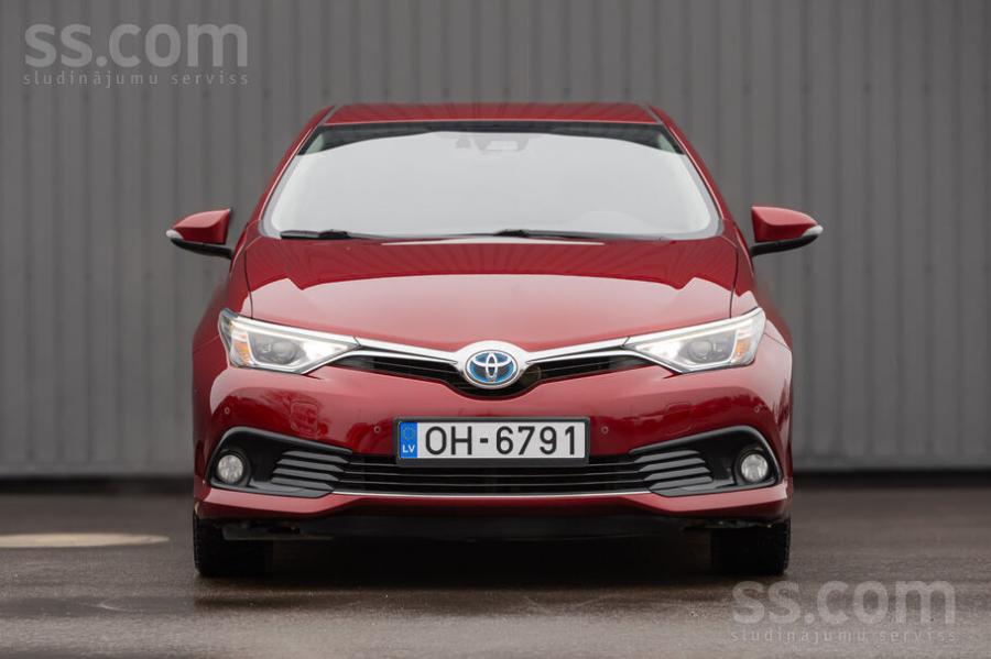 Red Toyota Auris 2017 in Jelgava, with an engine capacity of 1.80 L and mileage of 0 thousand km for 9400 €, photo 3 on AUTOMOTO.COM.LV