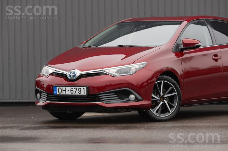 Red Toyota Auris 2017 in Jelgava, with an engine capacity of 1.80 L and mileage of 0 thousand km for 9400 €, photo 2 on AUTOMOTO.COM.LV