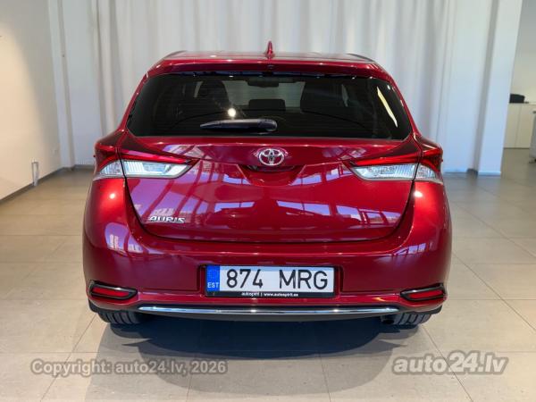 Red Toyota Auris 2017 in Tallinn, with an engine capacity of 1.60 L and mileage of 98 thousand km for 12500 €, photo 6 on AUTOMOTO.COM.LV