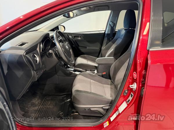 Red Toyota Auris 2017 in Tallinn, with an engine capacity of 1.60 L and mileage of 98 thousand km for 12500 €, photo 7 on AUTOMOTO.COM.LV