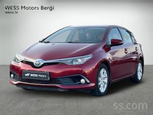 Red Toyota Auris 2017 in Riga, with an engine capacity of 1.80 L and mileage of 151 thousand km for 11990 €, photo  on AUTOMOTO.COM.LV