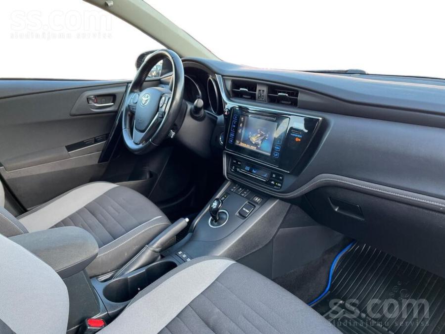 Sarkans Toyota Auris 2017 Rīga, ar dzinēja tilpumu 1.80 L un nobraukumu 151 tūkst. km par 11990 €, foto 7 vietnē AUTOMOTO.COM.LV