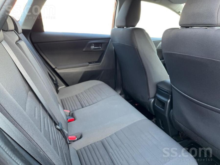 Sarkans Toyota Auris 2017 Rīga, ar dzinēja tilpumu 1.80 L un nobraukumu 151 tūkst. km par 11990 €, foto 8 vietnē AUTOMOTO.COM.LV