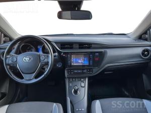 Sarkans Toyota Auris 2017 Rīga, ar dzinēja tilpumu 1.80 L un nobraukumu 151 tūkst. km par 11990 €, foto 9 vietnē AUTOMOTO.COM.LV