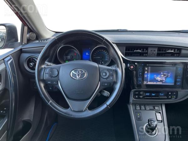 Red Toyota Auris 2017 in Riga, with an engine capacity of 1.80 L and mileage of 151 thousand km for 11990 €, photo 9 on AUTOMOTO.COM.LV