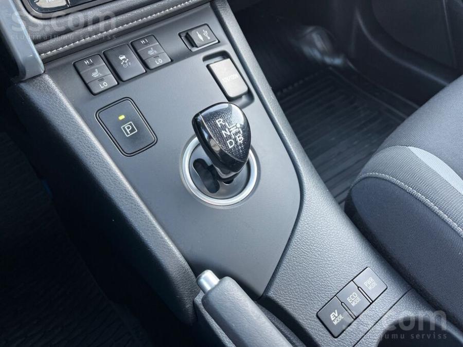 Sarkans Toyota Auris 2017 Rīga, ar dzinēja tilpumu 1.80 L un nobraukumu 151 tūkst. km par 11990 €, foto 16 vietnē AUTOMOTO.COM.LV