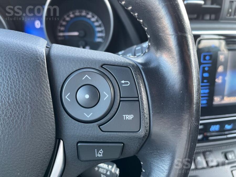 Sarkans Toyota Auris 2017 Rīga, ar dzinēja tilpumu 1.80 L un nobraukumu 151 tūkst. km par 11990 €, foto 18 vietnē AUTOMOTO.COM.LV