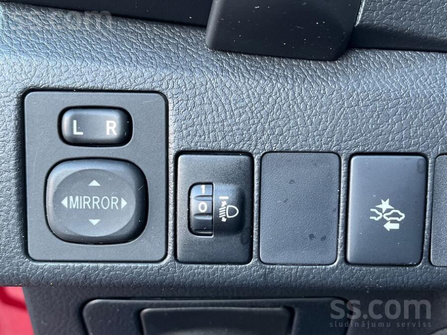 Sarkans Toyota Auris 2017 Rīga, ar dzinēja tilpumu 1.80 L un nobraukumu 151 tūkst. km par 11990 €, foto 20 vietnē AUTOMOTO.COM.LV