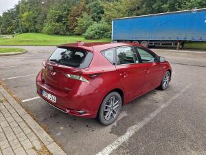 Sarkans Toyota Auris 2017 Viļņa, ar dzinēja tilpumu 1.80 L un nobraukumu 156 tūkst. km par 11950 €, foto 4 vietnē AUTOMOTO.COM.LV