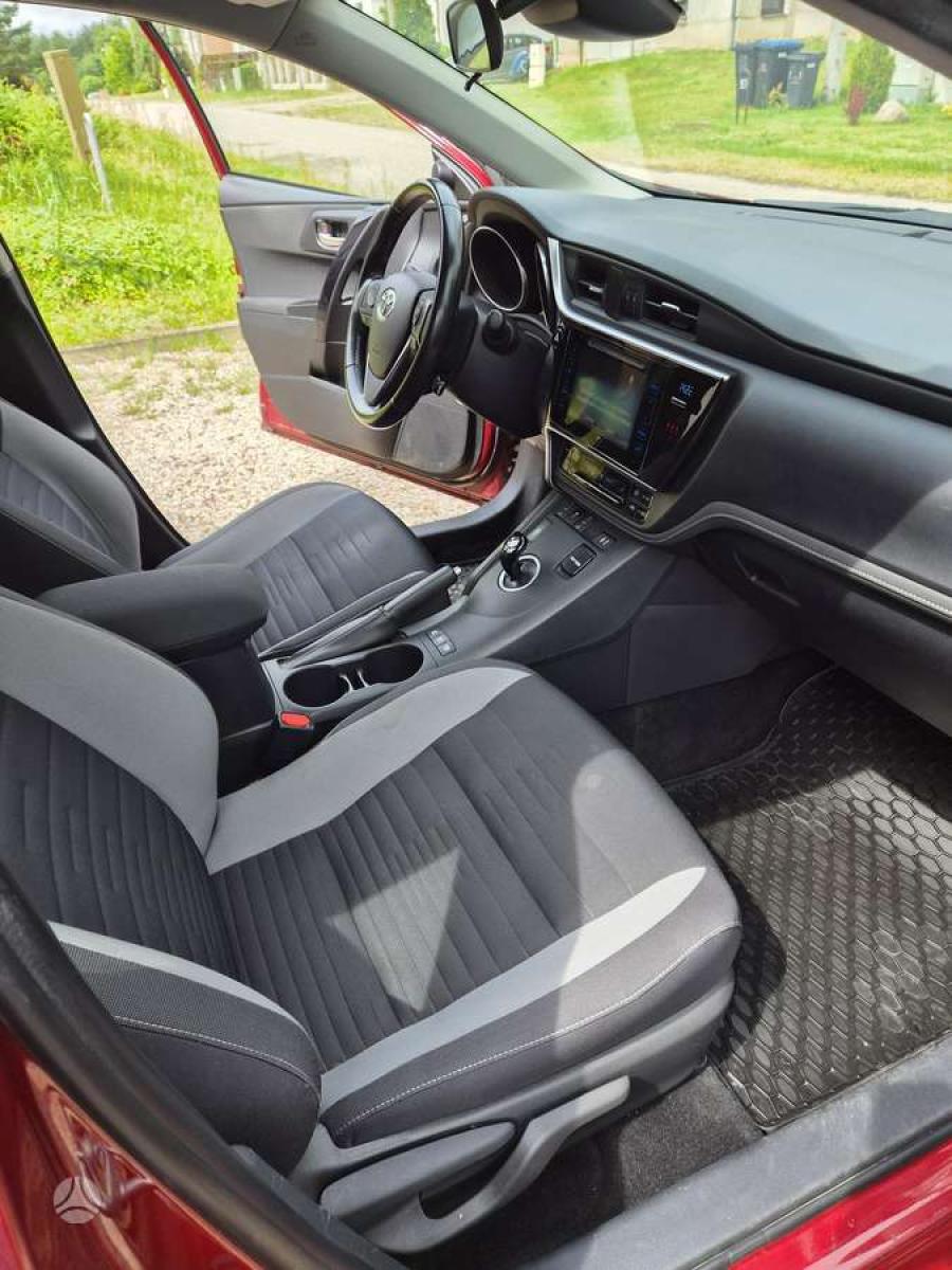 Sarkans Toyota Auris 2017 Viļņa, ar dzinēja tilpumu 1.80 L un nobraukumu 156 tūkst. km par 11950 €, foto 7 vietnē AUTOMOTO.COM.LV