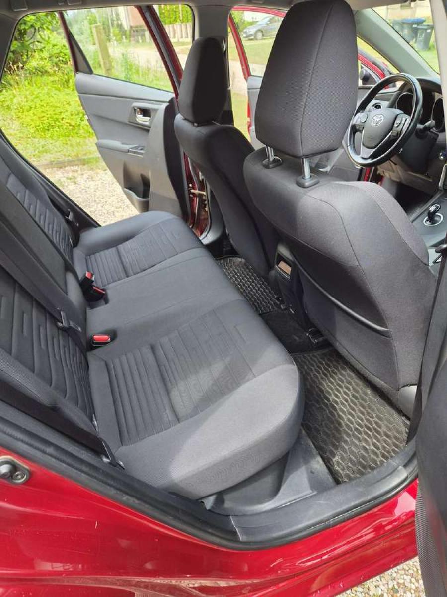 Sarkans Toyota Auris 2017 Viļņa, ar dzinēja tilpumu 1.80 L un nobraukumu 156 tūkst. km par 11950 €, foto 8 vietnē AUTOMOTO.COM.LV