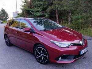 Red Toyota Auris 2017 in Vilnius, with an engine capacity of 1.20 L and mileage of 176 thousand km for 7300 €, photo 3 on AUTOMOTO.COM.LV