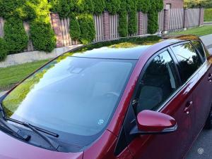 Red Toyota Auris 2017 in Vilnius, with an engine capacity of 1.20 L and mileage of 176 thousand km for 7300 €, photo 6 on AUTOMOTO.COM.LV