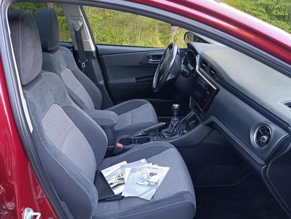 Sarkans Toyota Auris 2017 Viļņa, ar dzinēja tilpumu 1.20 L un nobraukumu 176 tūkst. km par 7300 €, foto 7 vietnē AUTOMOTO.COM.LV